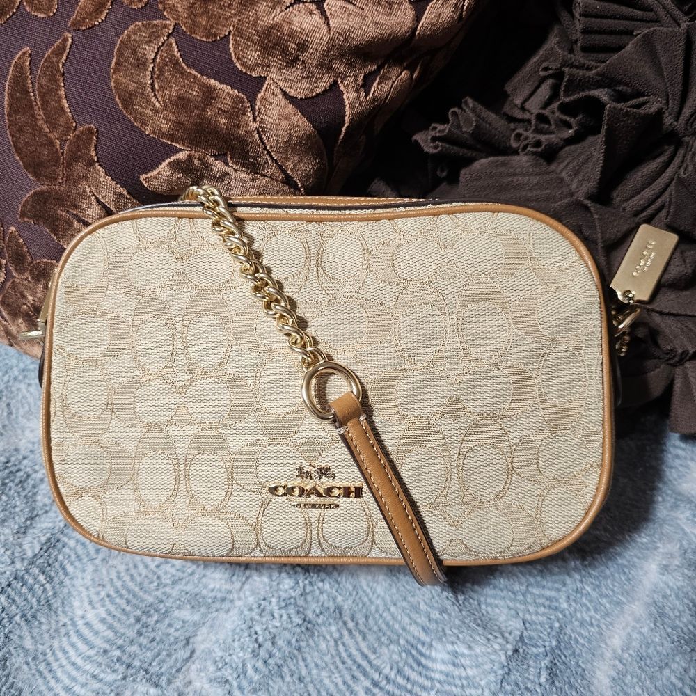Coach Purse In Signature Jacquard - Gem